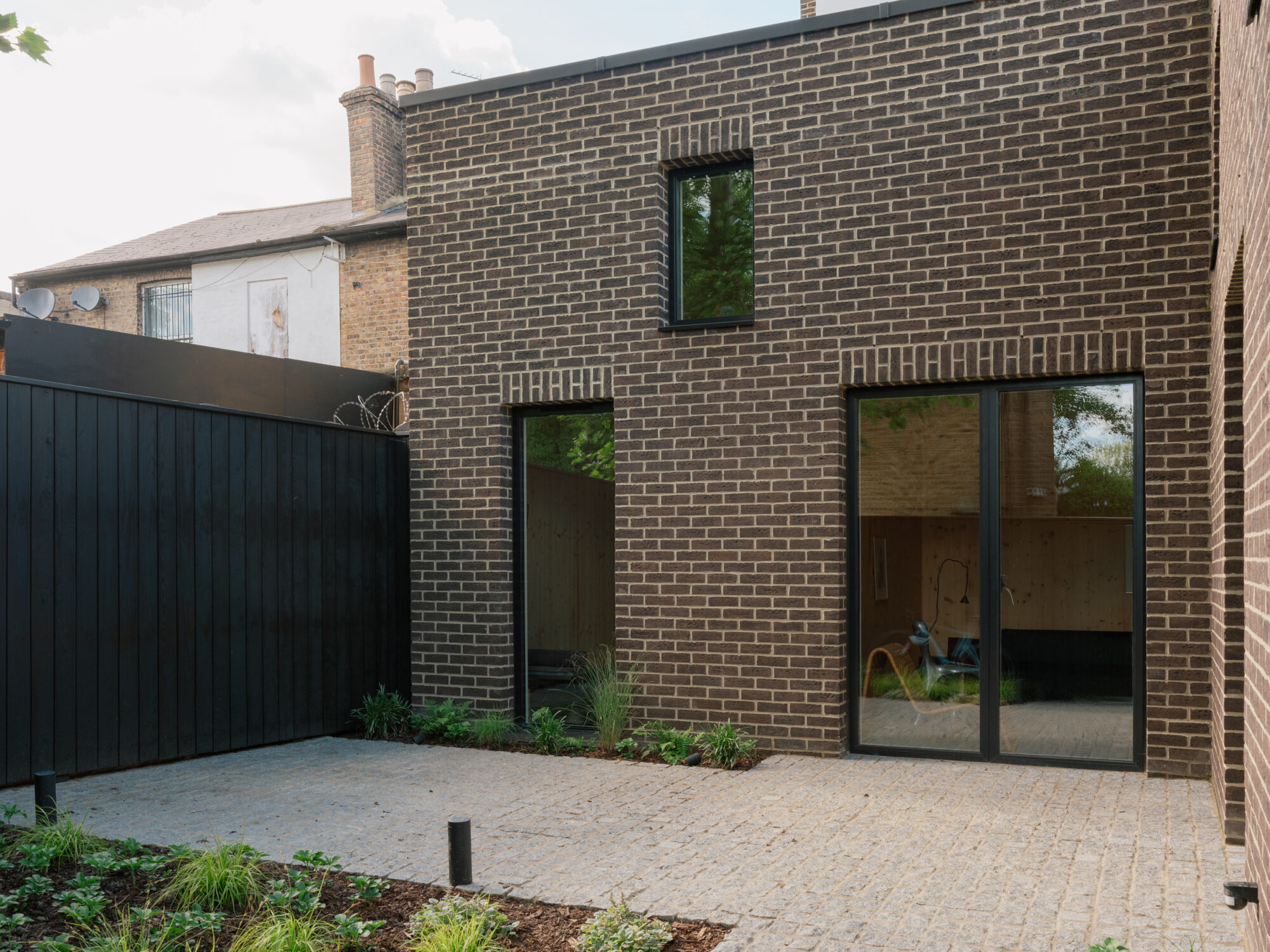 Tree Courtyard House, Walthamstow Village, London E17 - Aucoot